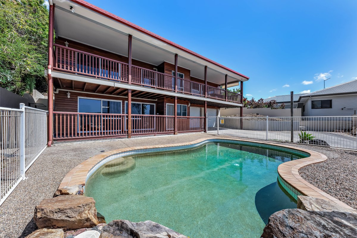 11 South Molle Boulevard, CANNONVALE QLD 4802