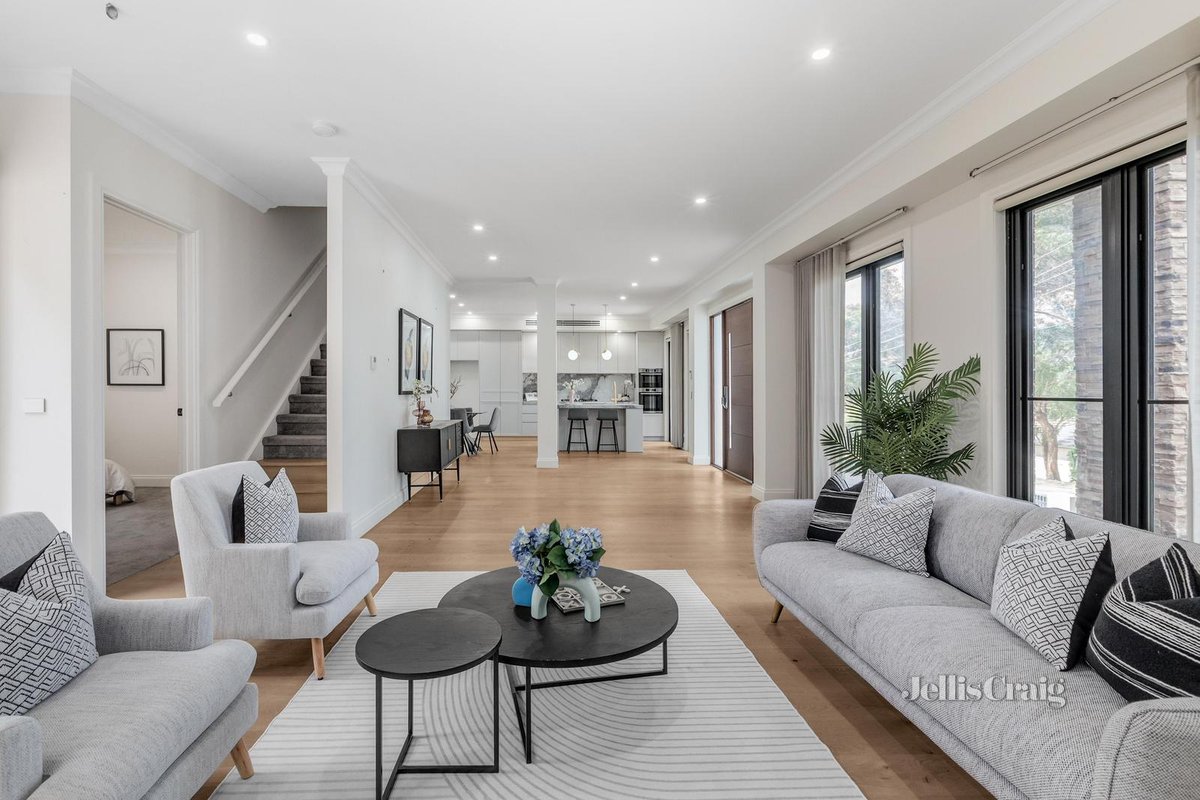 1/23 Russell Crescent, Mount Waverley, VIC 3149 - Townhouse for Sale
