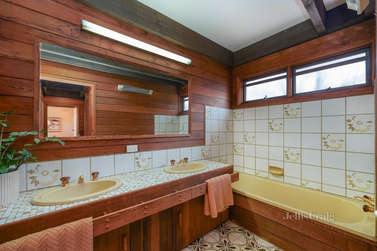 4-6 Brian Road, Woodend, VIC 3442 - House for Sale