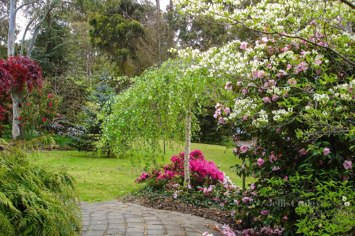 4-6 Brian Road, Woodend, VIC 3442 - House for Sale