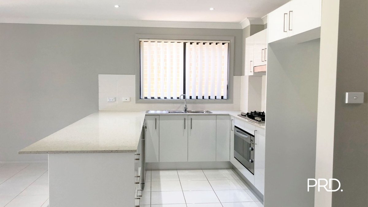 9 Guardian Way, Jordan Springs NSW 2747