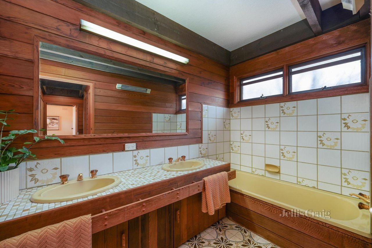 4-6 Brian Road, Woodend, VIC 3442 - House for Sale