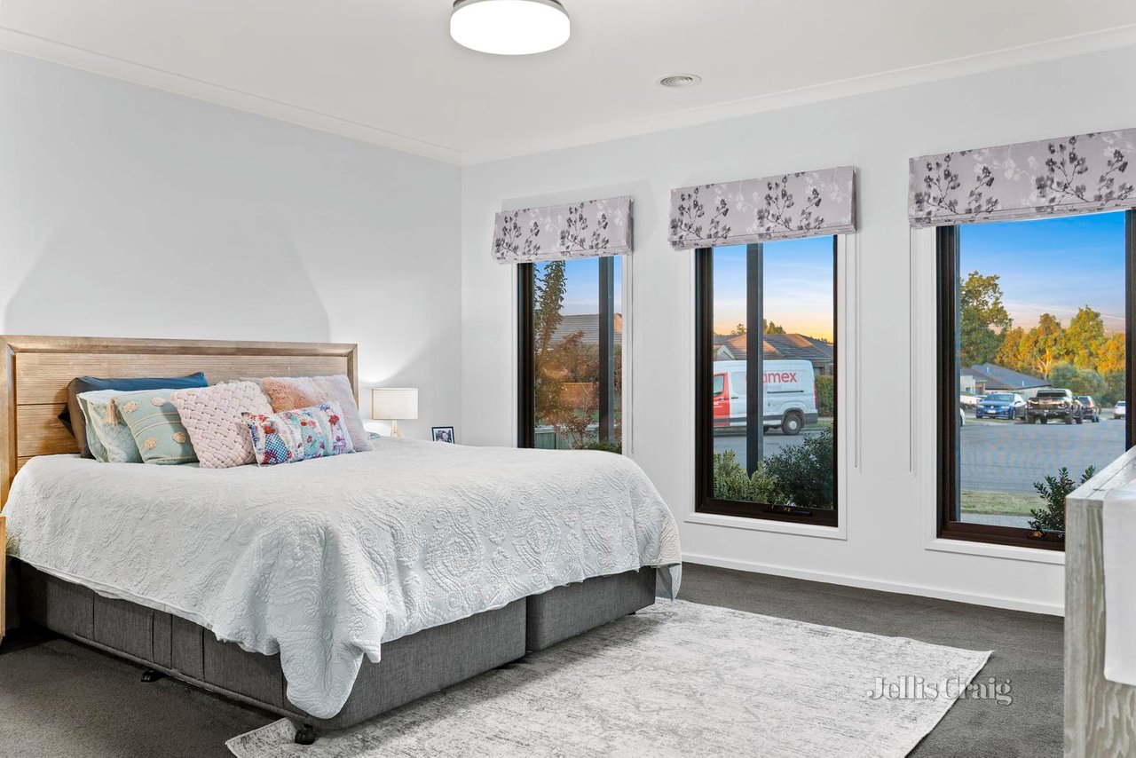6 Pemberton Place, Miners Rest, VIC 3352 - House for Sale