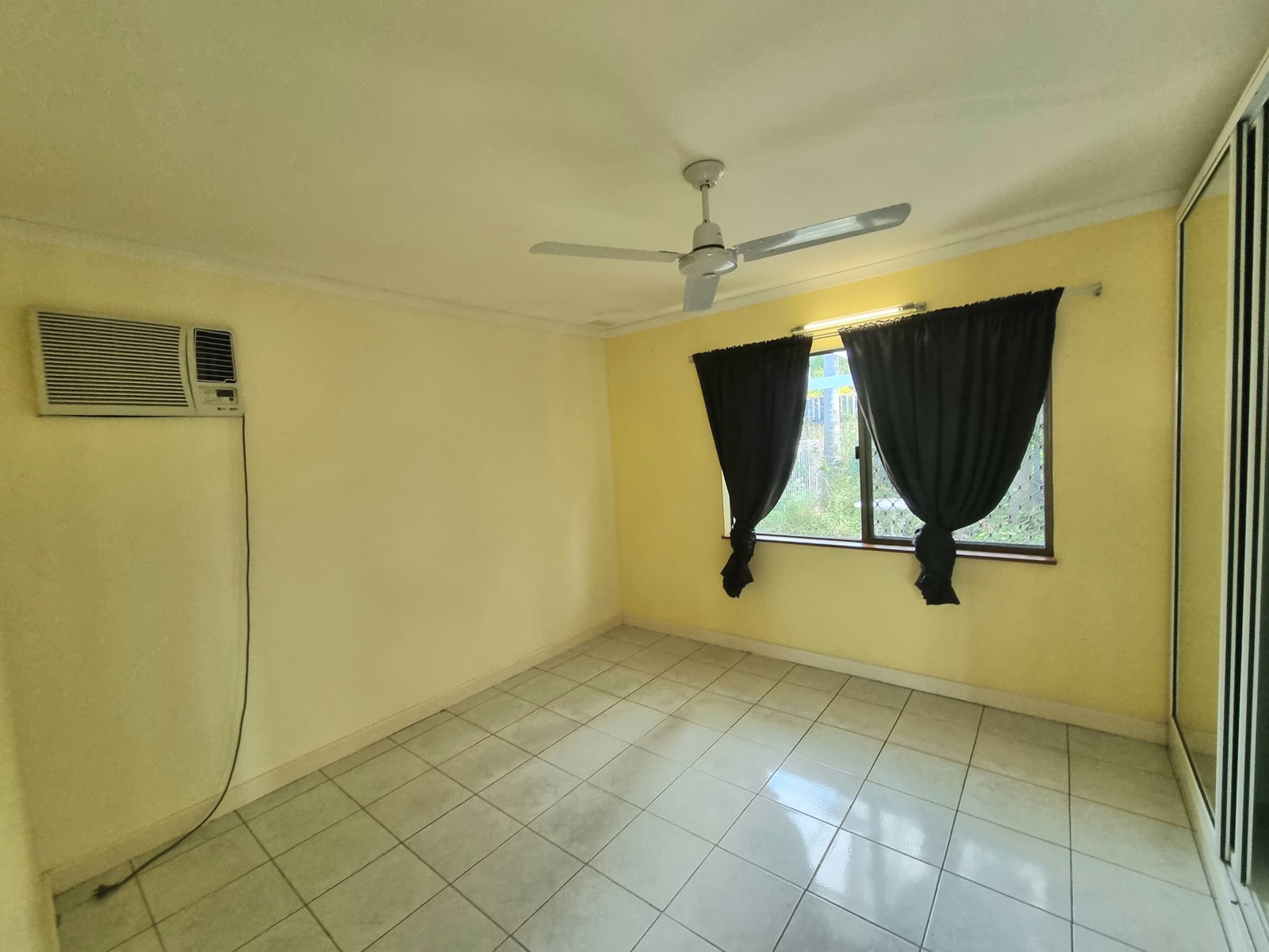 11 YUKANA Street BOYNE ISLAND QLD 4680