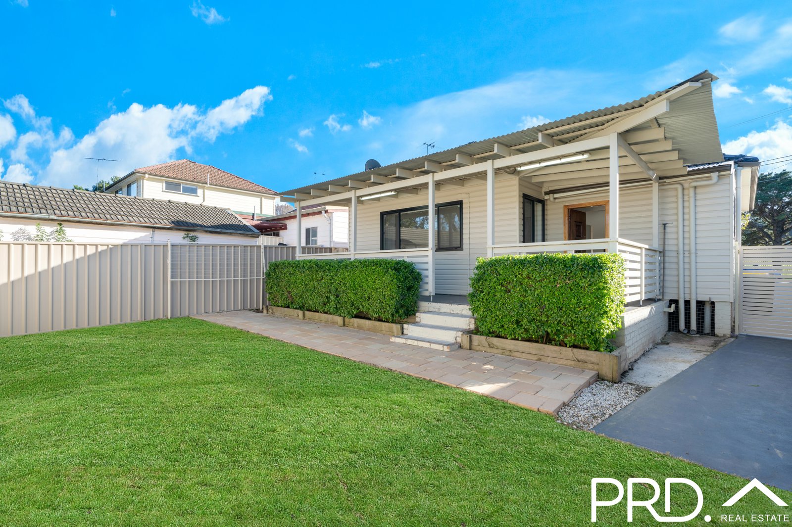 15 Singleton Avenue, EAST HILLS NSW 2213