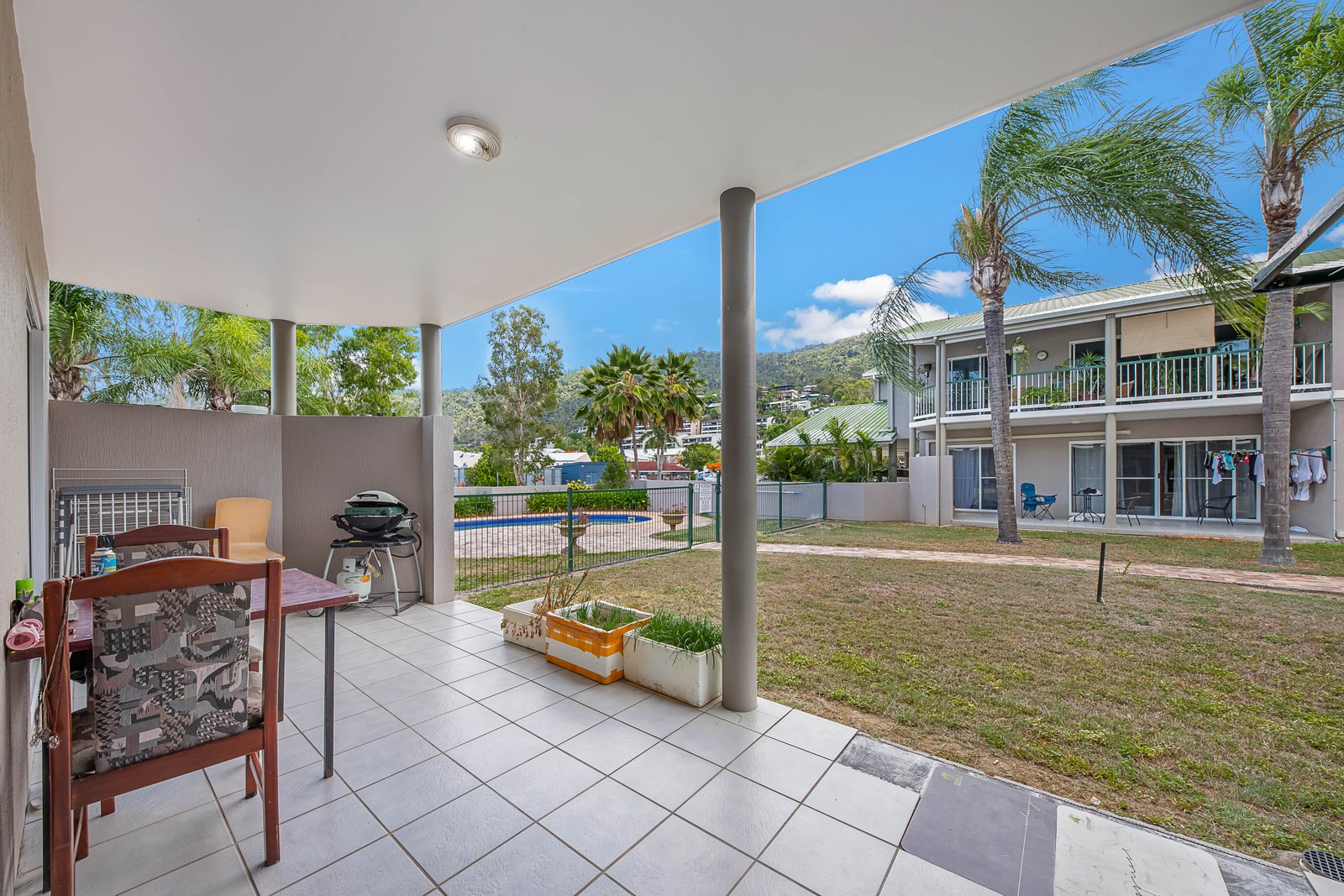 2c/8-10 Island Drive, CANNONVALE QLD 4802