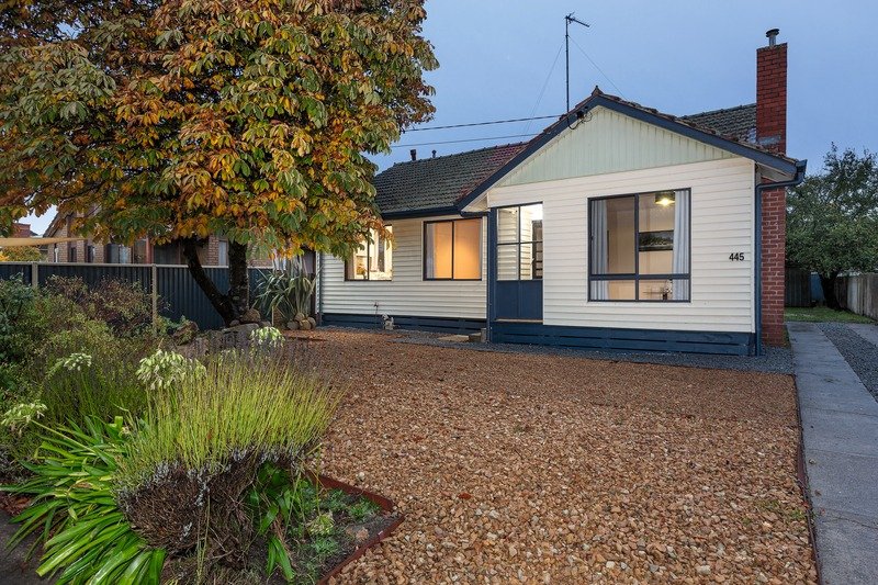 445 Gillies Street, WENDOUREE VIC 3355 - Buxton 2022