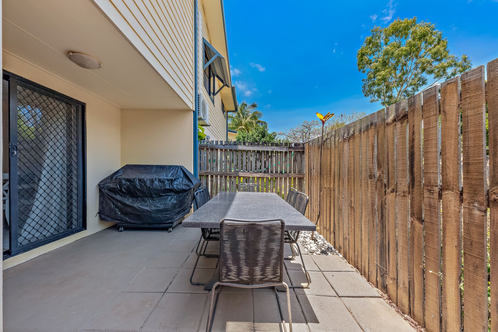 8/16 Beach Road, CANNONVALE QLD 4802