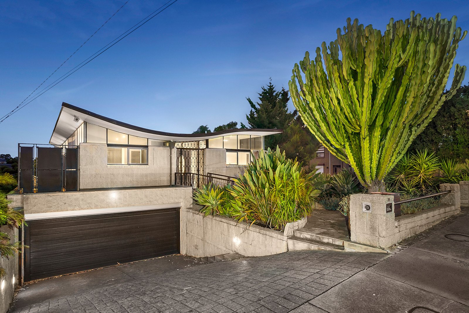 10 Moorna Drive, Airport West VIC 3042