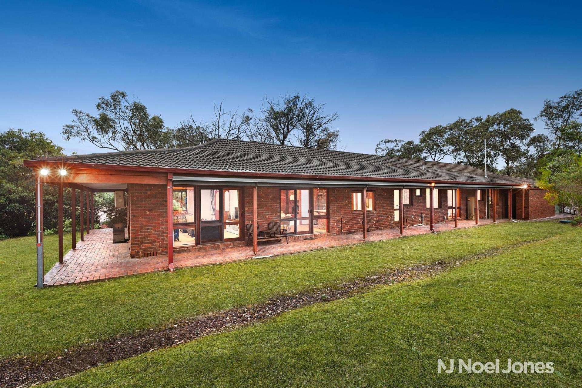 16 Arunga Drive, WONGA PARK VIC 3115 - Noel Jones
