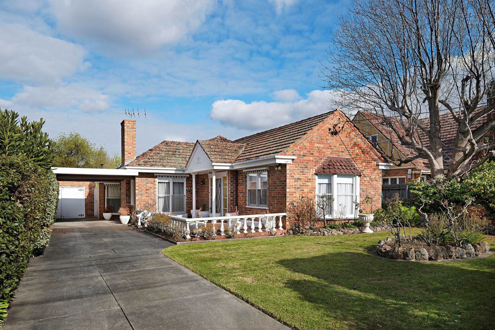 16 Wickham Grove, Strathmore VIC 3041