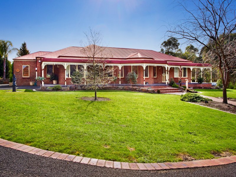 2 Clarke Road, YARRAMBAT VIC 3091