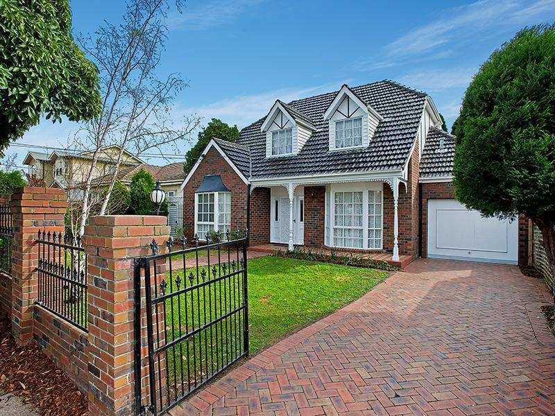 2 Windsor Avenue, STRATHMORE VIC 3041