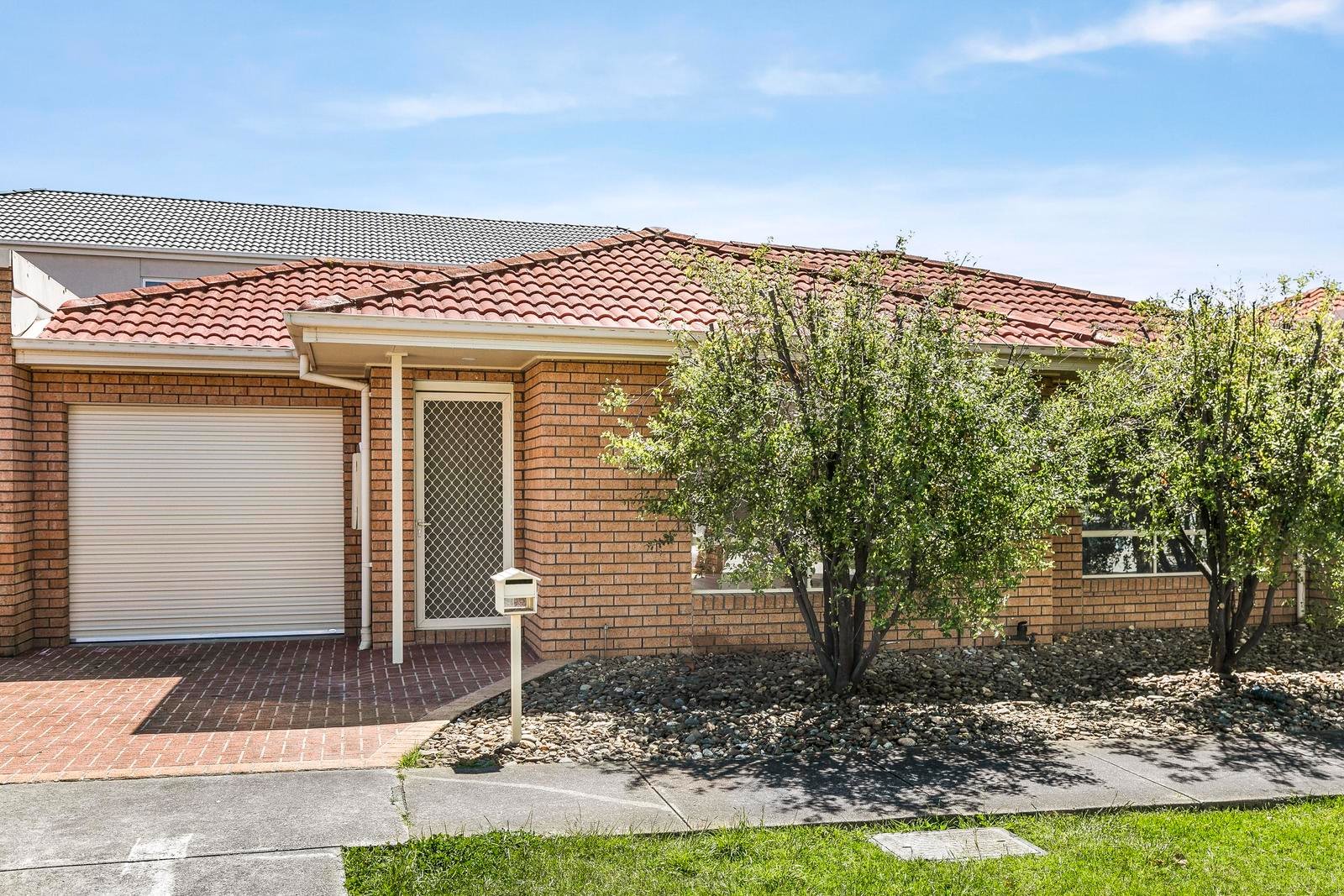 2/10 Raglan Street, Avondale Heights VIC 3034