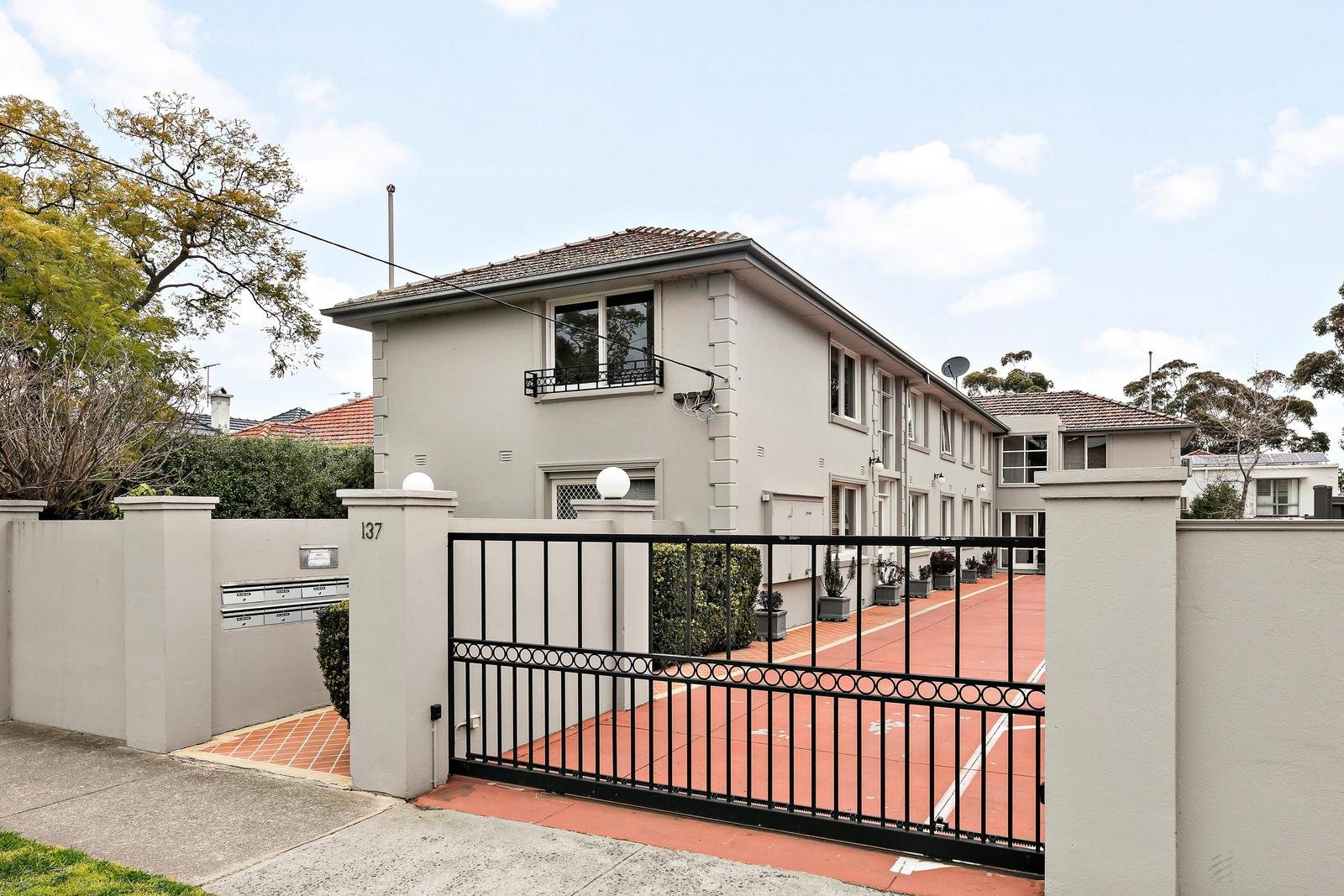 2/137 Woodland Street, Essendon VIC 3040
