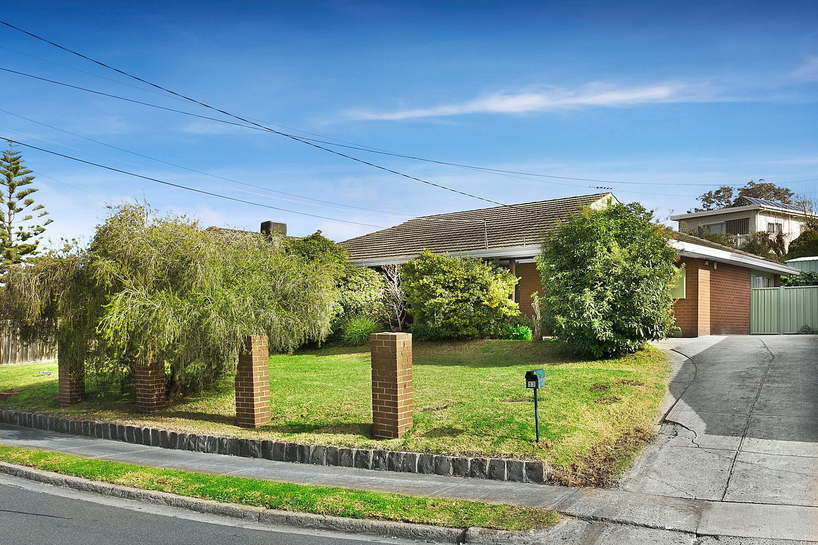 33 De Havilland Avenue, Strathmore Heights VIC 3041
