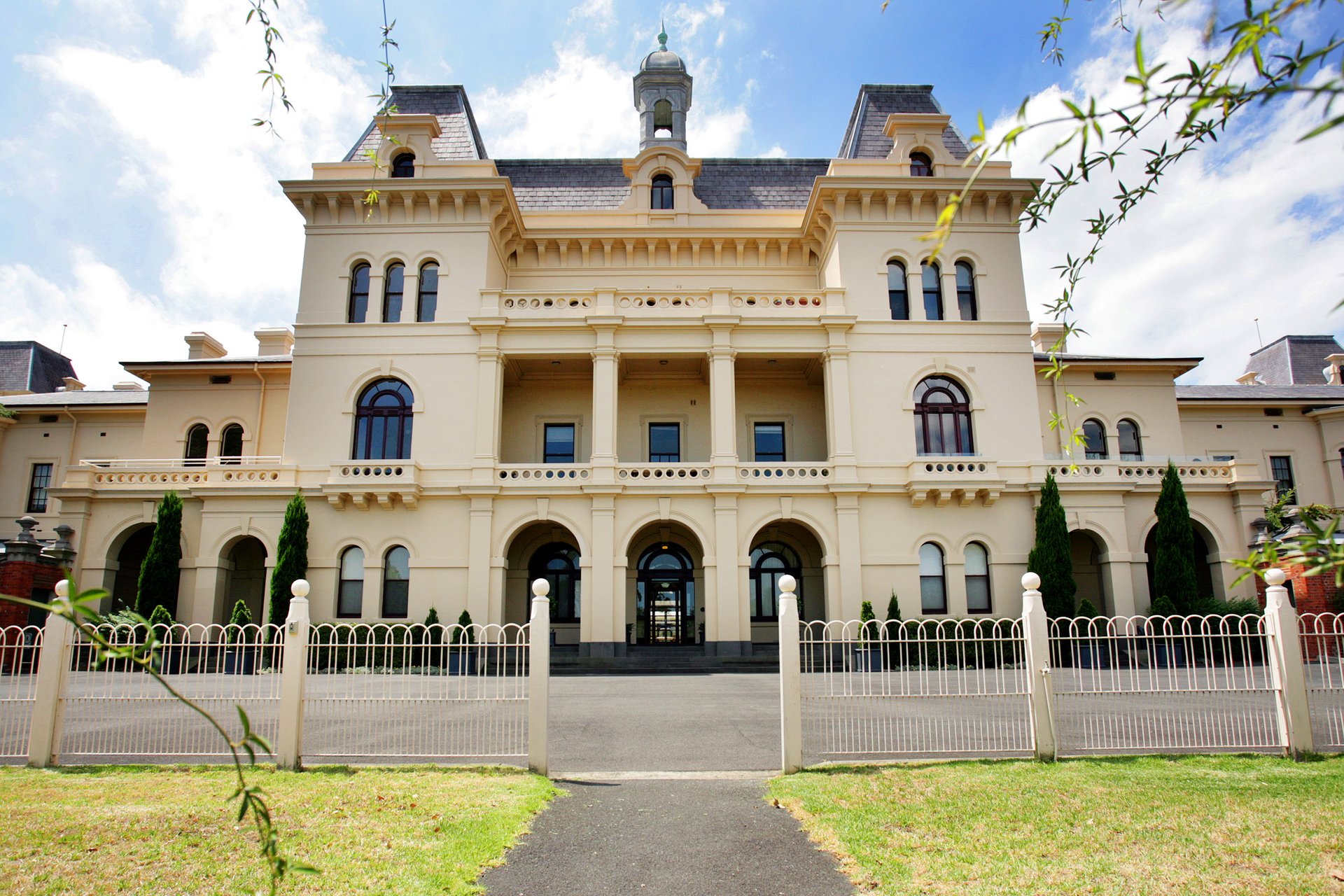 38 Wiltshire Drive, KEW VIC 3101