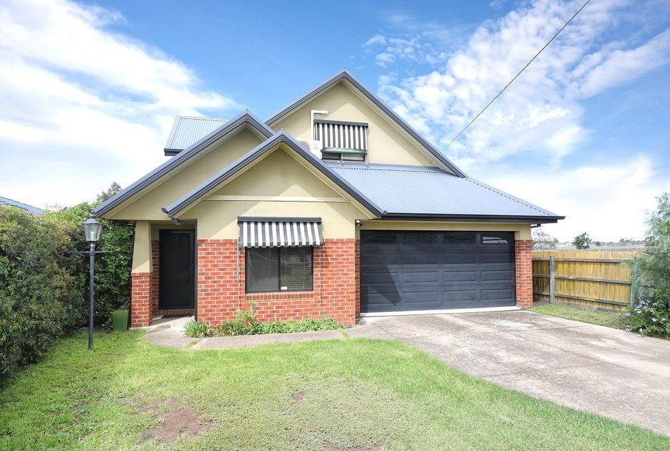 4 Dagonet Street, Strathmore VIC 3041