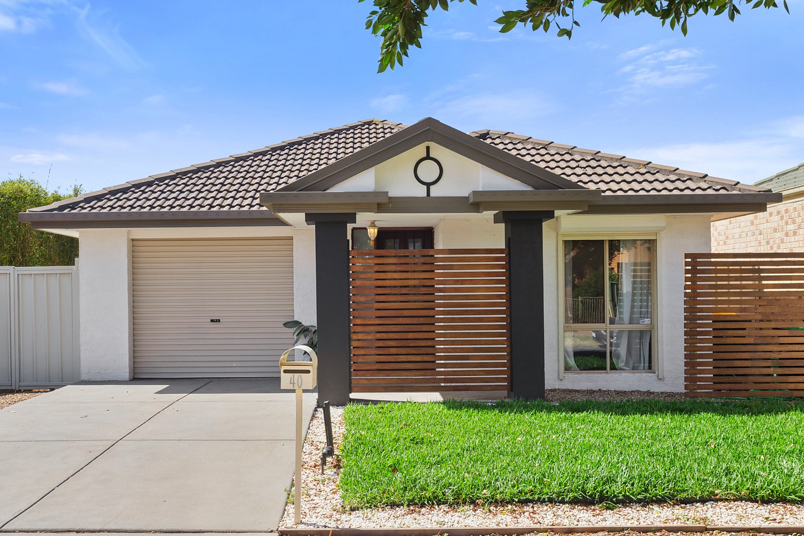 40 Milburn Circuit, Caroline Springs VIC 3023