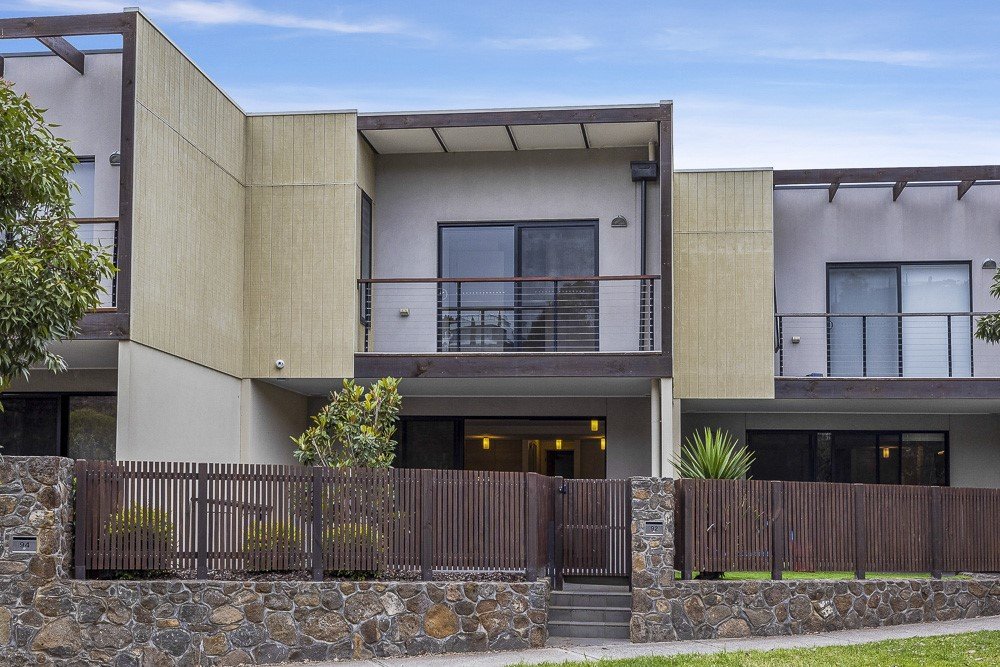 92 Valley Lake Boulevard, Keilor East VIC 3033