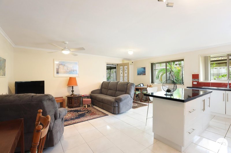 1/142 Kumbari Avenue, LABRADOR QLD 4215