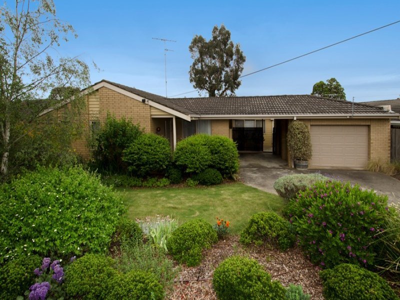 17 Crestmoor Drive, Highton, VIC 3216 - House for Sale
