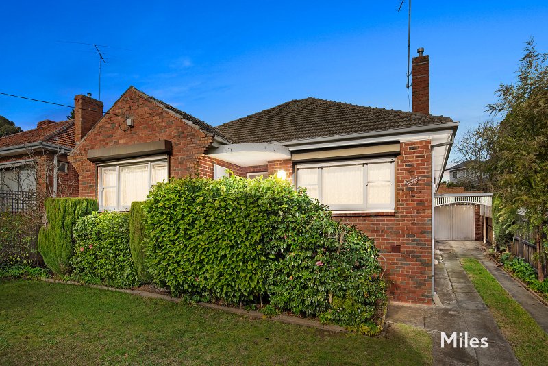 194 Lower Plenty Road, Rosanna - 3 bed, 1 bath House for Sale