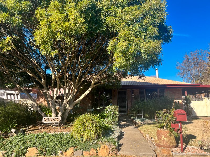 2 Hamilton Court TAMWORTH NSW 2340