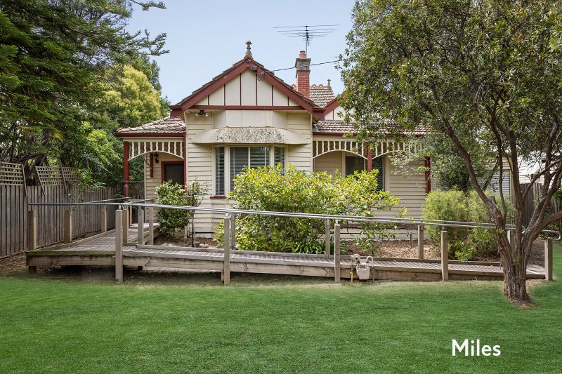 51 Ivanhoe Parade, Ivanhoe - 3 bed, 1 bath House for Sale