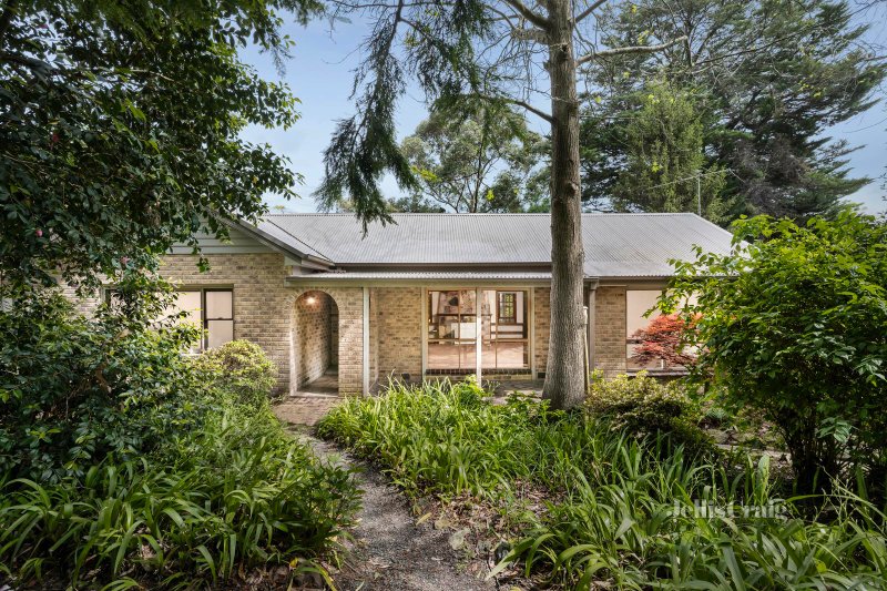 976 Mount Dandenong Tourist Road, Montrose, VIC 3765 - House for Sale