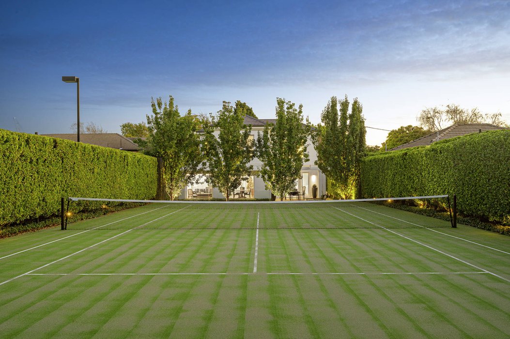 Prestige Oasis Metres from the Beach