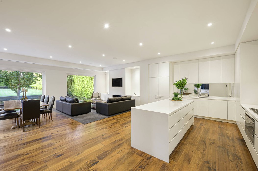 Prestige Oasis Metres from the Beach