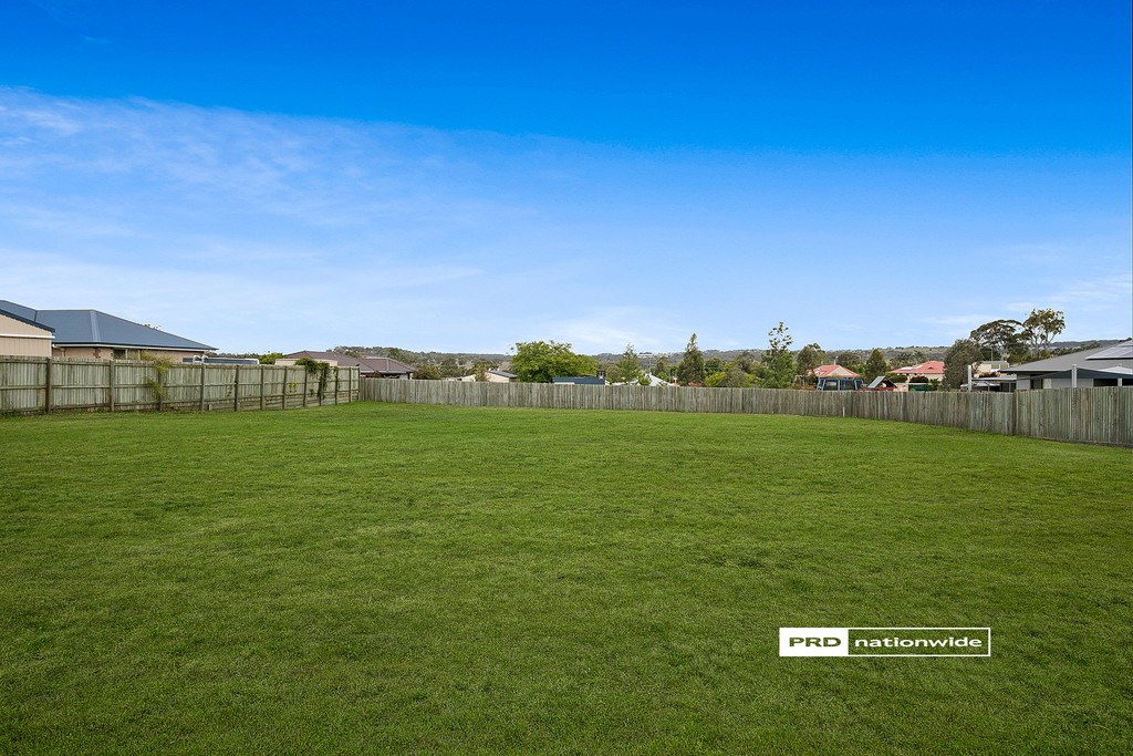 15 Curlew Street MERINGANDAN WEST QLD 4352